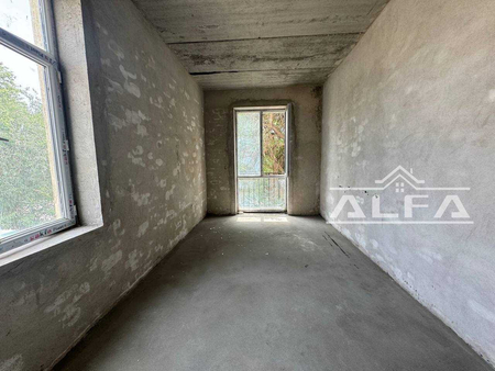 3 xonali 90m² 2-qavat sotiladi