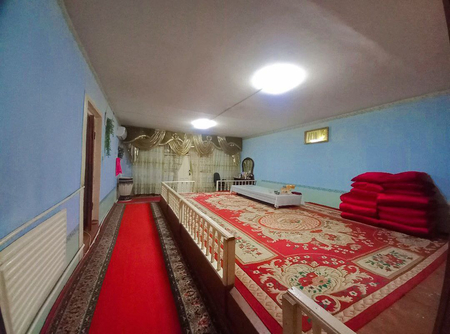 Uy sotiladi 670 m2