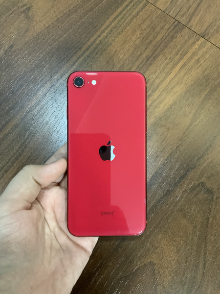 Iphone se 2020 64 gb (каждые 3 минуты перезагружается)