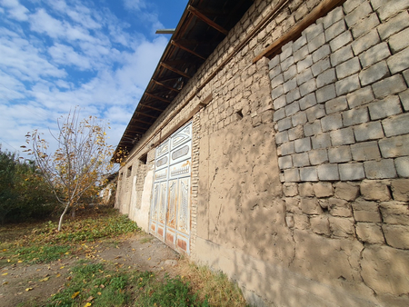 Juma shahrida hovli sotiladi