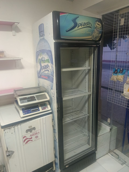 Холодильник витрина Ziffler срочно продается