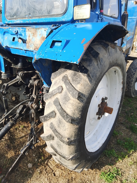 Traktor MTZ 80 xolati yaxshi