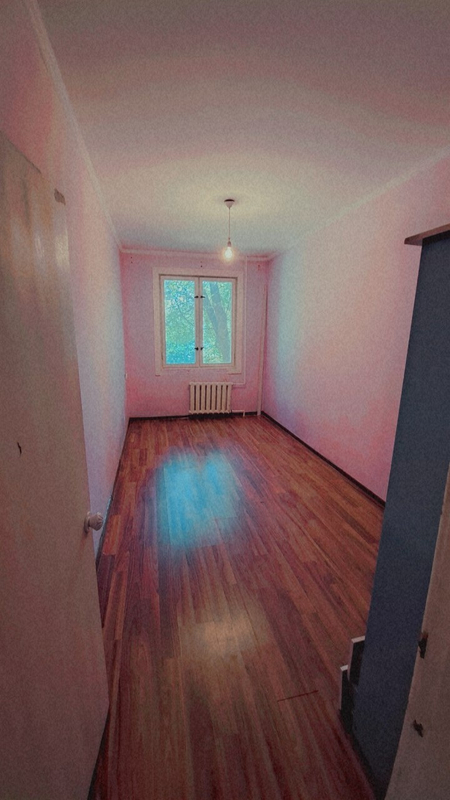 Продам чиланзар 10. Двух комнатная. Балкон 1,5*3