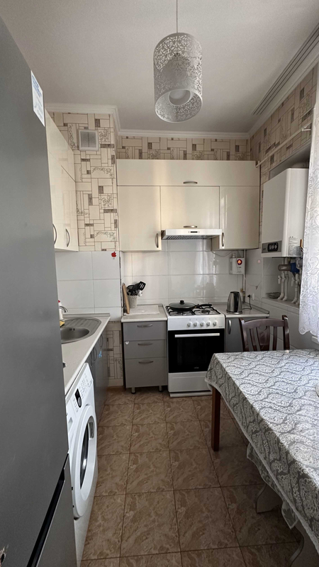 Продаю квартиру Сергели 6а. д.4.  50 кв.м.  2/5/7.