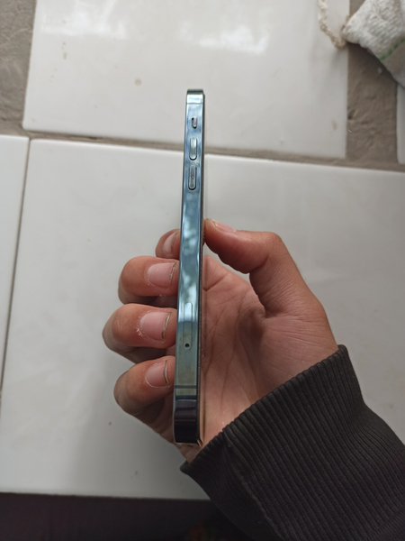 Iphone 12 pro sotiladi