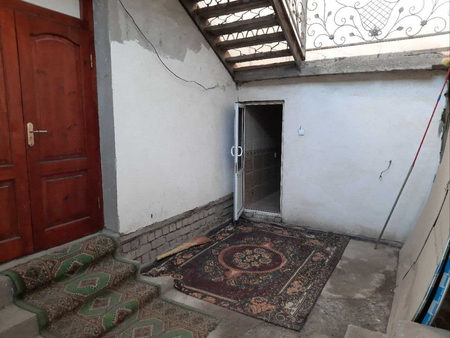 4 sotix 2 etaj hovli sotiladi