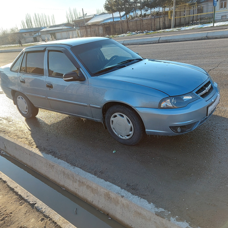 Nexia sotiladi 2012 yil 139000 km yurgan