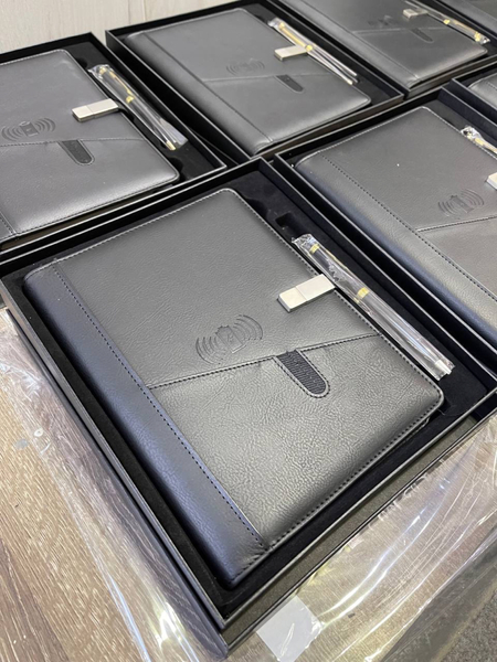 Bloknot powerbank fleshka ruchka nabor