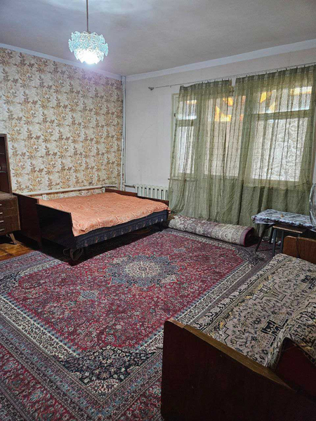 Чиланзар-18 Кв. 1 комнат. 2 этаж. 40 м2. Ор. Альхорезми