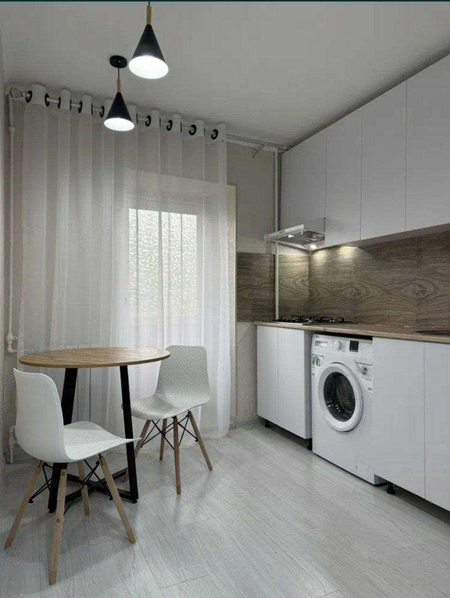 м.Буюк Ипак Йули ост.Художников 1-комн 2/4 30 м² евроремонт кирпич