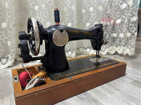 Продам швейную машинку