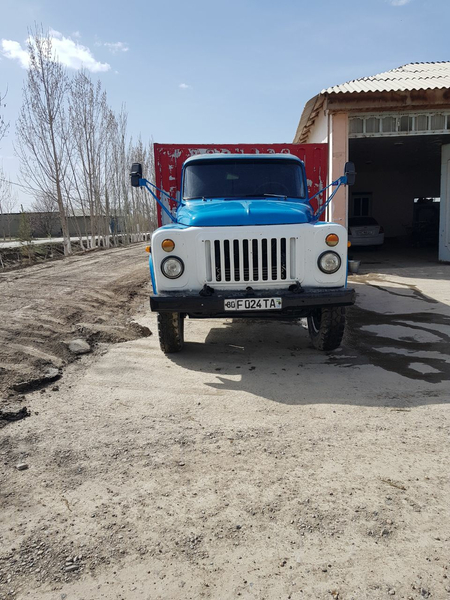 Gaz 53 moshin sotiladi