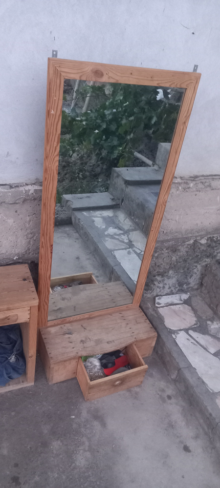Ayna hám ayaq kiyim qoyatin