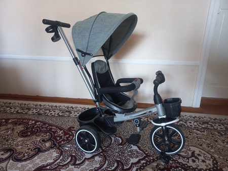 3 oyoqli qolda itarb yursa bòladigan, bolalar velosepedi.