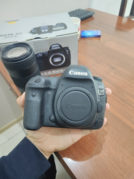 Canon Mark4 va obektiv sotiladi