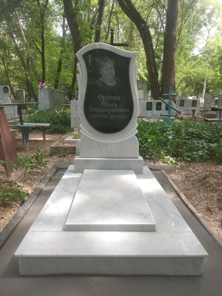 Памятники из мрамора и гранита. Уход за могилами. Доступные цены