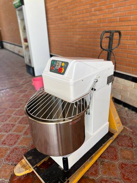 50 kg hamir qorigich mishalka va yuk ko'targich kara sotiladi