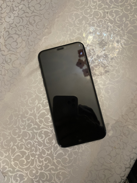 Iphone xs black colour