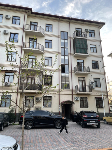 Uy sotiladi Yashnibod tumani 4-metro bekatida 1 xona 32 kv uy sotiladi