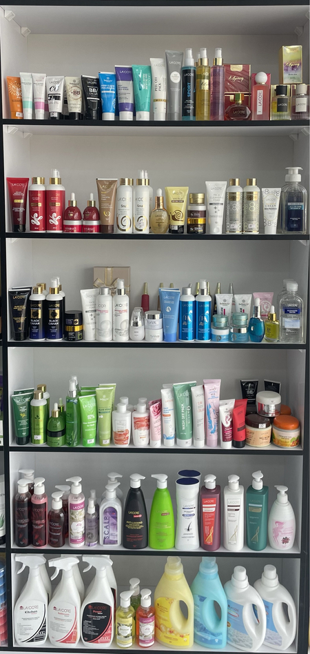 LA’CORE cosmetika.