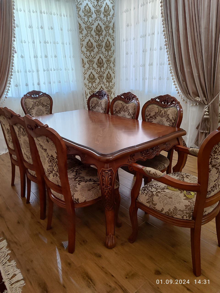 Продам новый стол со стульМи