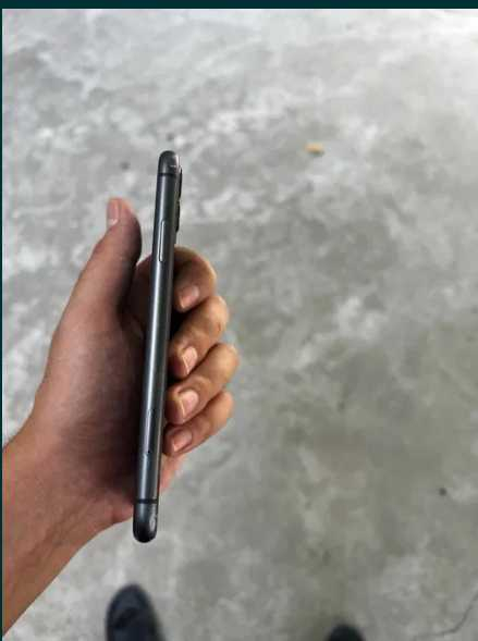 iPhone 11 Black 64 GB