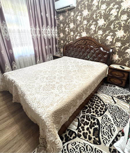 Продаётся Двухспальная кровать с двумя тумбами