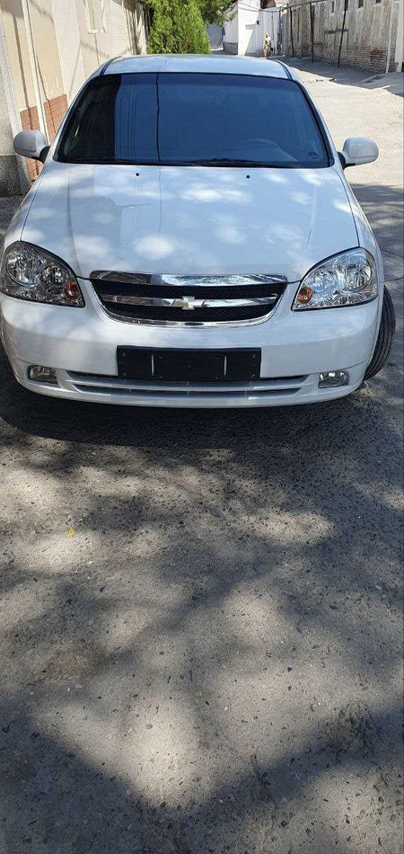 Lacetti 2010 sotiladi