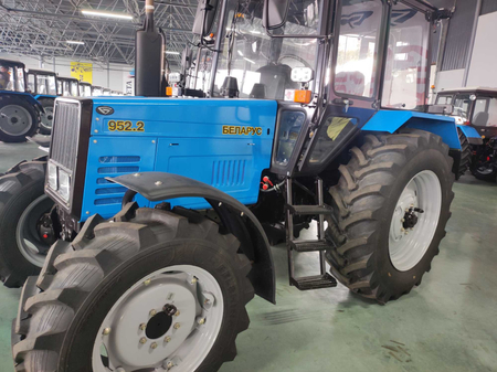 TRAKTOR BELARUS 952.2 nasiya savdoga beriladi