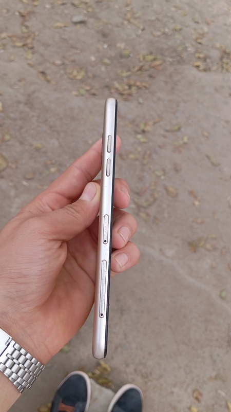 Samsung A6  sotiladi