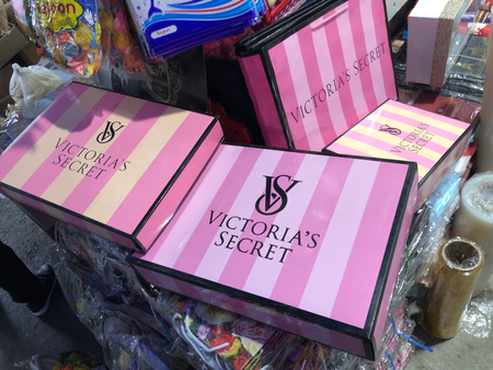 Voctoria secret karobka paketlari