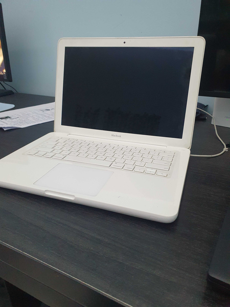 Macbook 13д. 2009 год