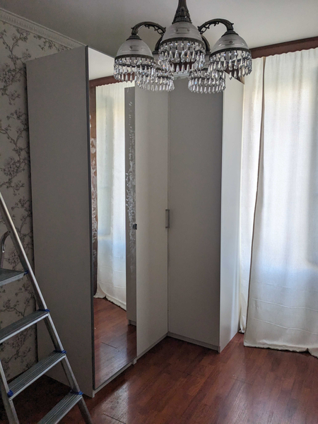 Мебельщик, монтажник мебели, реставратор мебели, декоратор.
