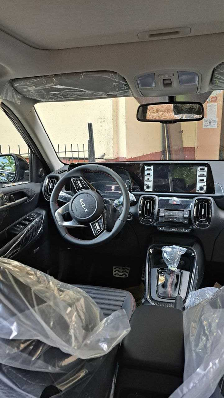 Новая Kia Sonet Prestige (последняя позиция), с салона домой
