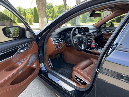 BMW M750i individual