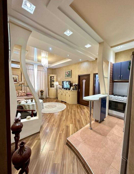 Ш-руставели 3/2/4 Кирпич Высокопотолок 75м2 Ор-р Аския