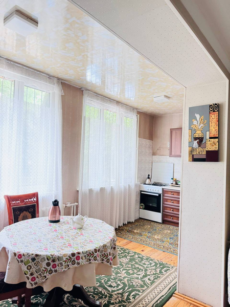 Ц6 продам .Т. Жк казахстан рядом и метро минор +огород