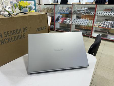 Asus limited edition core i3 full komplektda 4 kun ishlagan vaqti