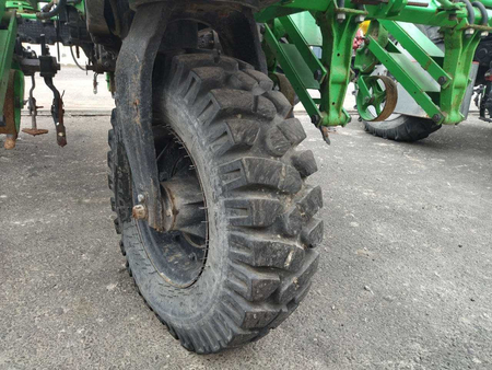 Traktor TTZ-811 ТТЗ Трактор ChT-18