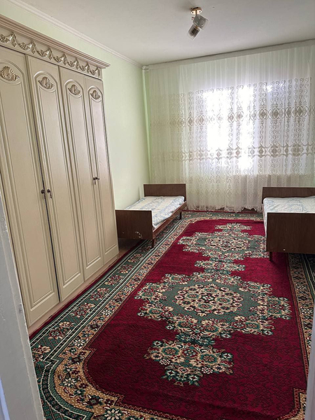 Здаецая 2 комнатная квартира массив куйлюк 2