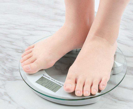 Uy uchun elektron pol tarozi, yuk ko'tarish qobiliyati 180 kg gacha