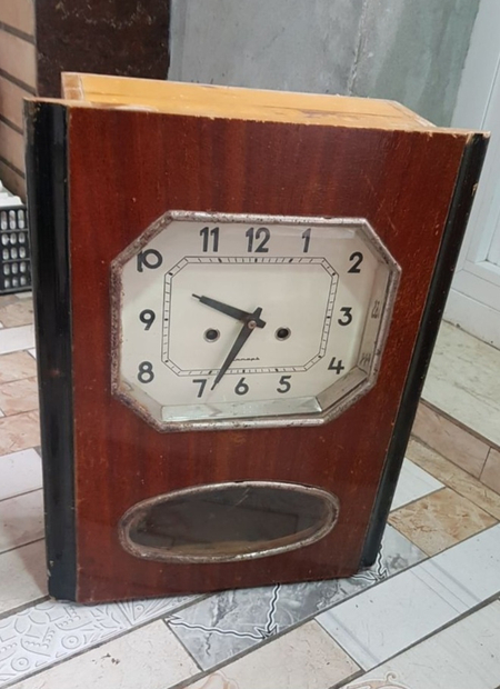 Ishlaydi eski zamondan kogan soat sotiladi