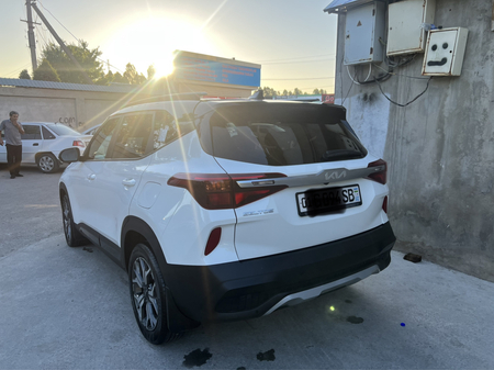 Kia seltos 2022 rangi oq  sotiladi