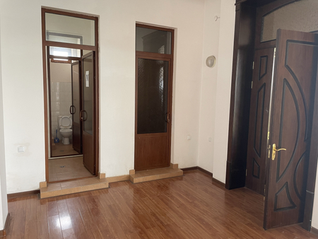 Arenda ofis tayyor mebeli bilan joy o’zimiki