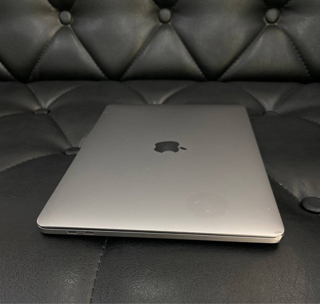 Apple MacBook Pro  2017 года в хорошем состоянии
