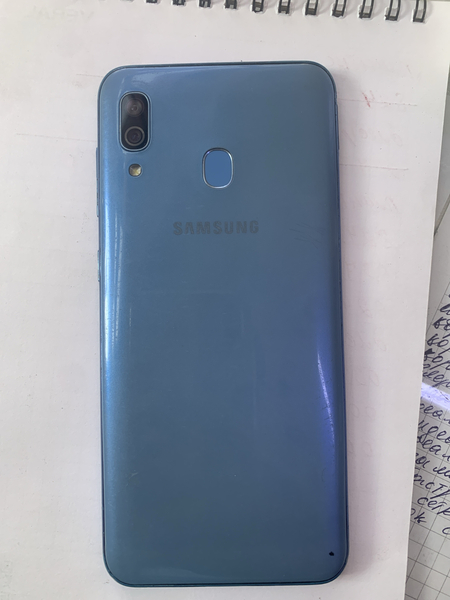 Samsung a30 holati ideal ekran alishgan yaxshisidan quyilgan