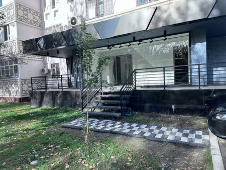 Сдается помещение 121 кв ор: Госпитальный рынок , торец фасад 18м