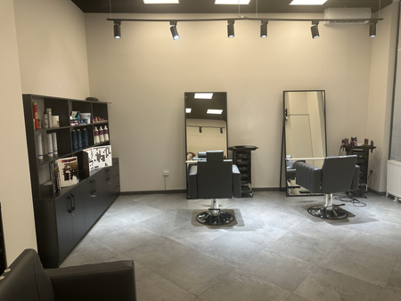 Продается кресла и зеркала для салона красоты