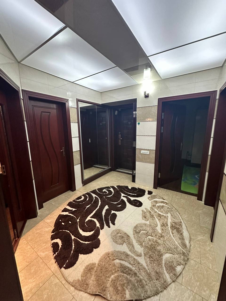 Кв/ра 4-х комнатная квартира на Ц-5 , 100м2.