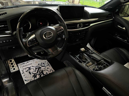 Lexus LX 570 год 2017